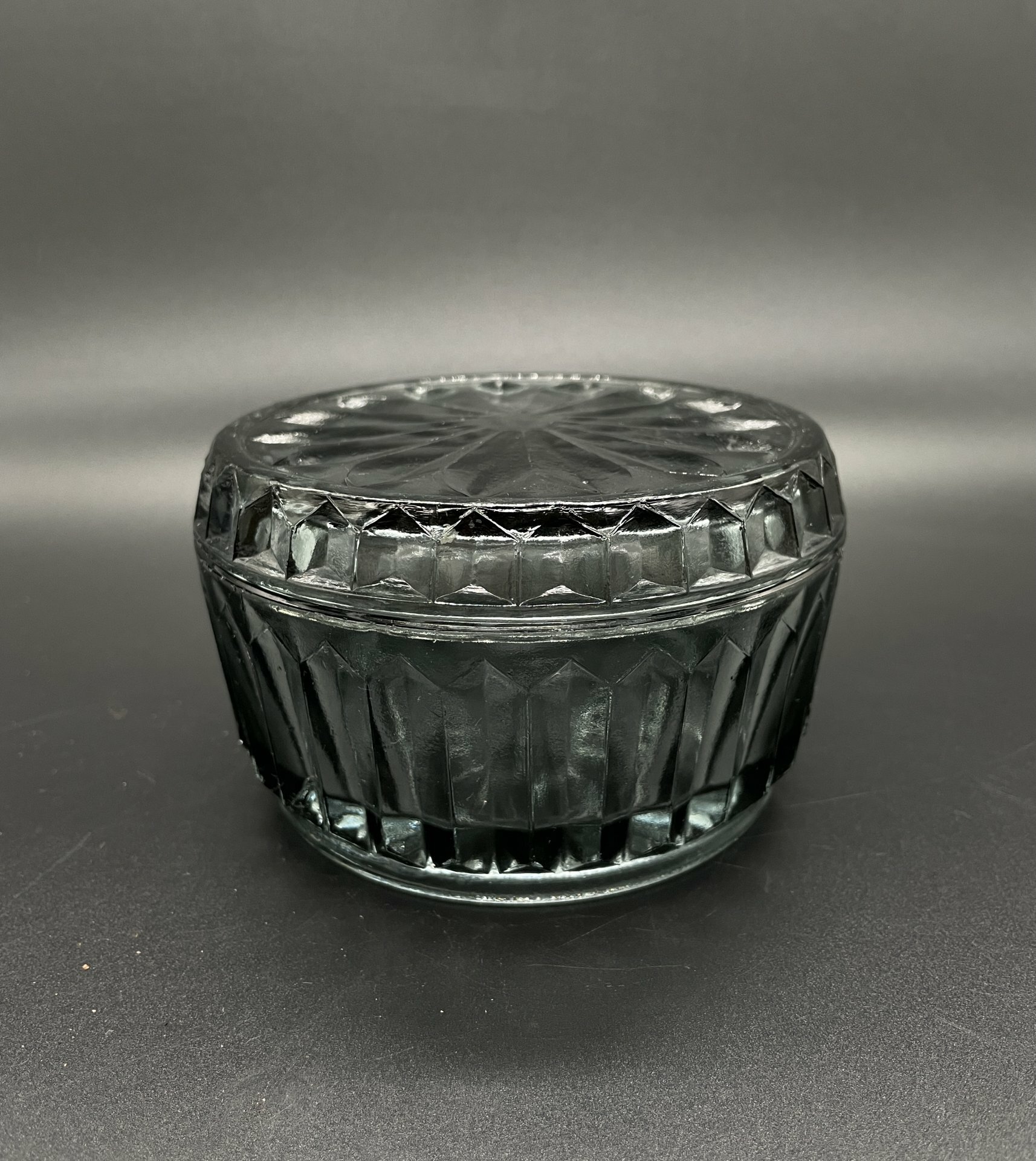 Граненая сахарница синего цвета, стекло, СССР, 1970-1990 гг.