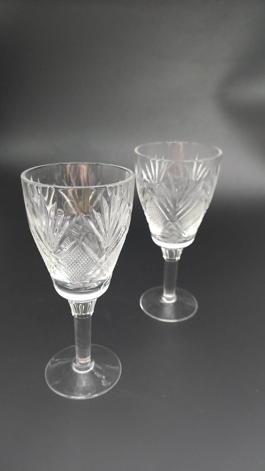 Винтажный советский набор рюмок, с резным рисунком на ножке. 2 шт. СССР