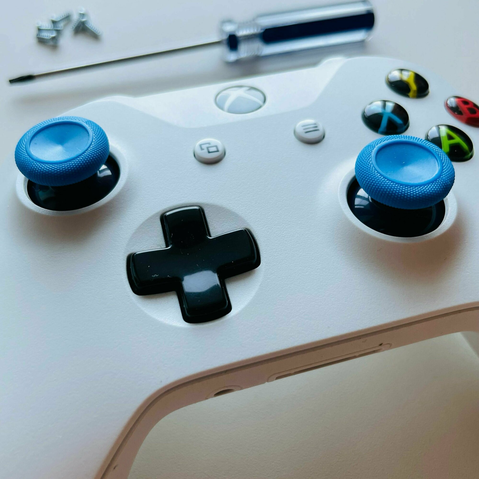 Аналоговые стики для XBOX ONE, пластик/силикон, черно-синие, 2 шт. — фото 1