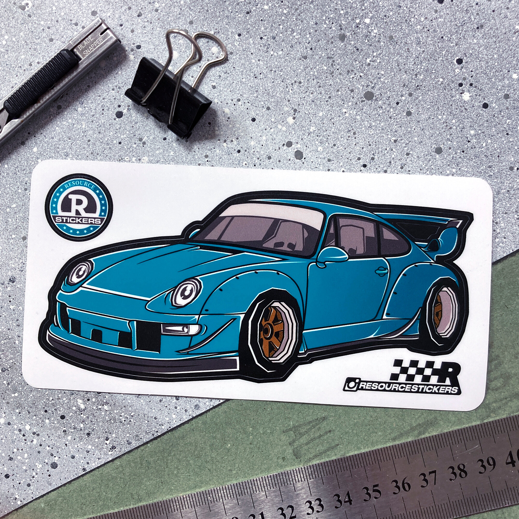 Виниловая наклейка машинка Porsche (Тиффани) / Resource Stickers