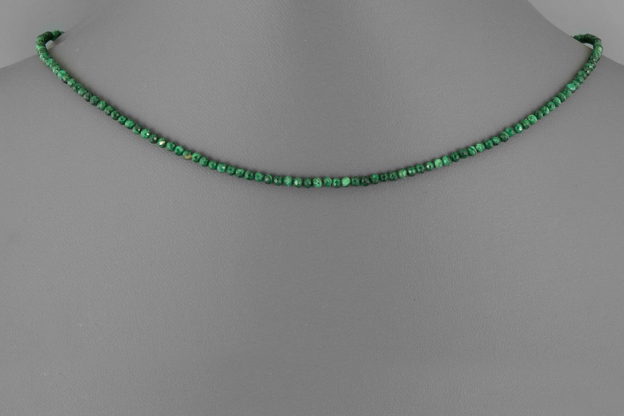 Бусы, малахит