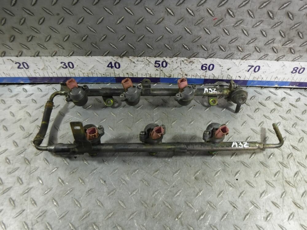 Форсунка топливная Nissan Maxima A32 1660035U00