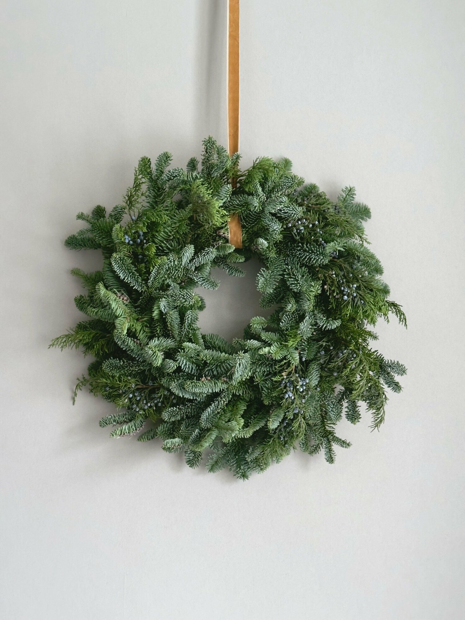 Венок новогодний/ рождественский из живых веток ели/ нобилиса
