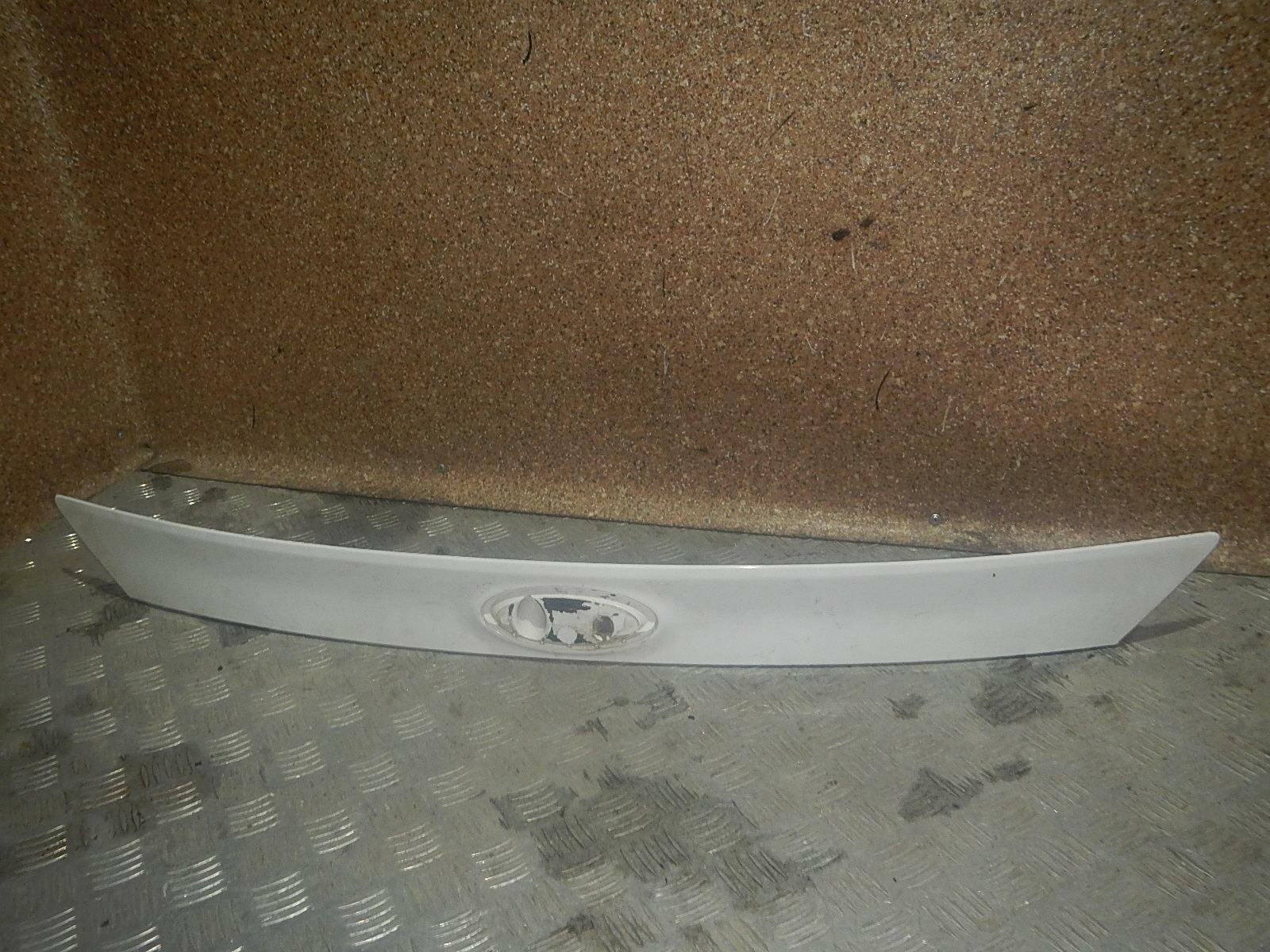 Б/У Накладка двери багажника, Ford (Форд)-FOCUS 3 (11-19) FORD FOCUS 3 (11-19) хэч. Трещина на 3 креплениях. 386654 FORD ...