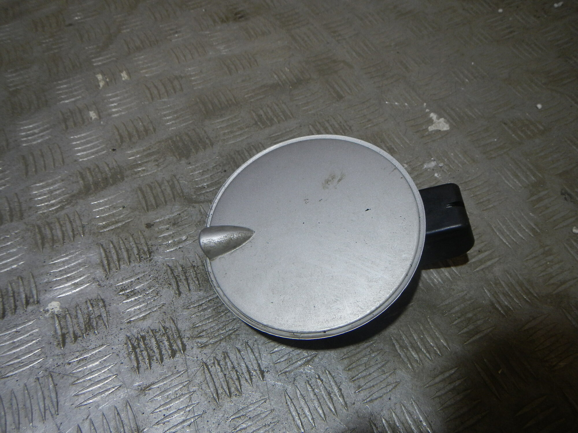 Б/У Лючок бензобака, Opel (Опель)-VECTRA C (02-) OPEL VECTRA C (02-) Царапины. 537812 GENERAL MOTORS арт. 9180510