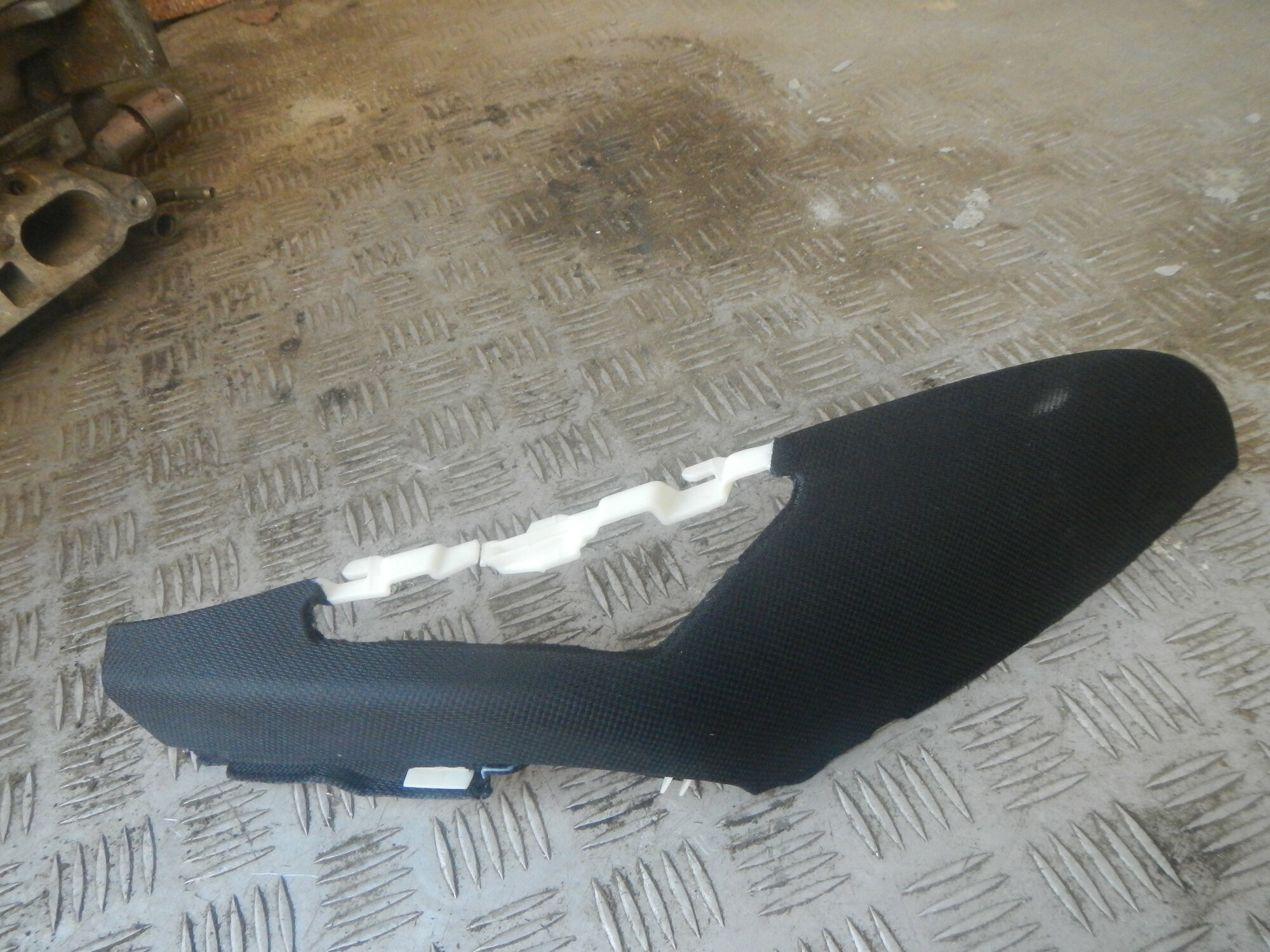 Б/У Накладка (кузов внутри), BMW (БМВ)-7 (G11, G12) (14-) BMW 7 (G11, G12) (14-) задняя правая Потертости. 558389 BMW арт...