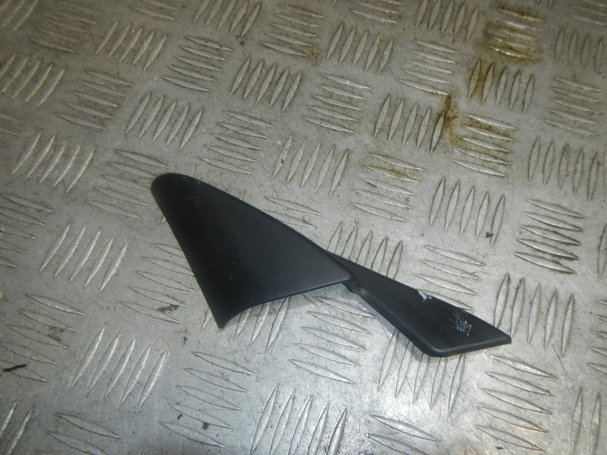 Б/У Уголок двери передней левой (внутренний), Subaru (Субару)-OUTBACK (B13) (03-09) SUBARU OUTBACK (B13) (03-09) Потерто...