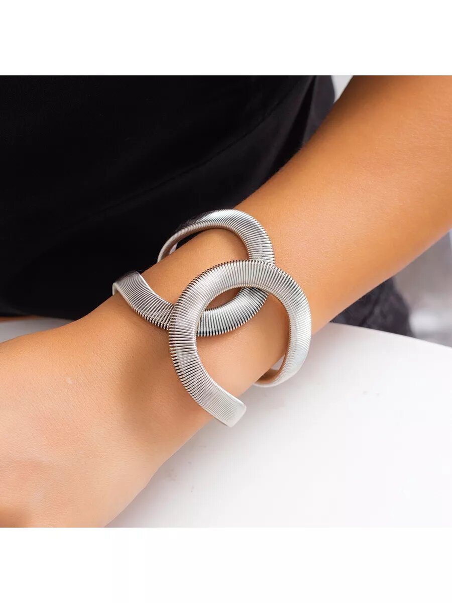 Жесткий браслет