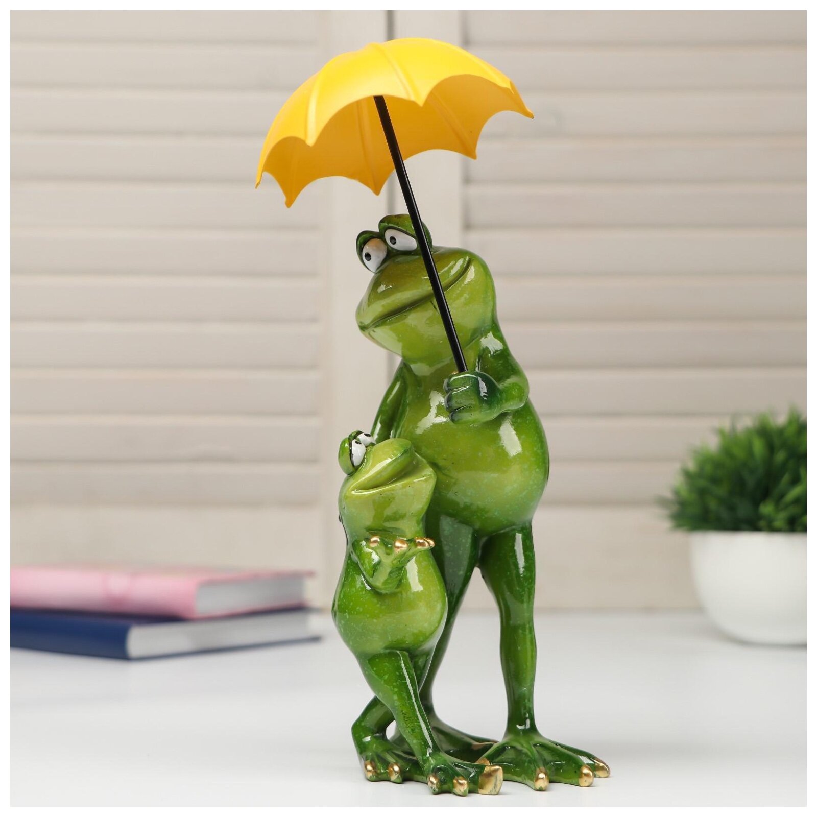 Фигурка «Лягушки под зонтиком»