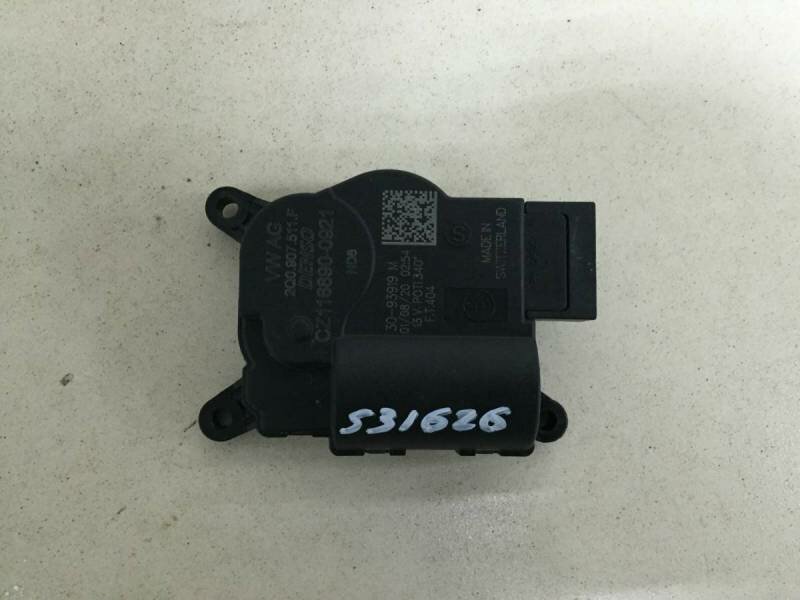 Моторчик заслонки печки Skoda Karoq 2017 кат.номер: 2Q0907511F 5Q0907511L