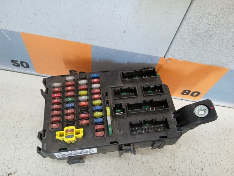 Б/У дефекты, Киа Рио 2 Блок предохранителей салонный Kia Rio 2007 2, JB 251197 Hyundai-KIA арт. 919501G010