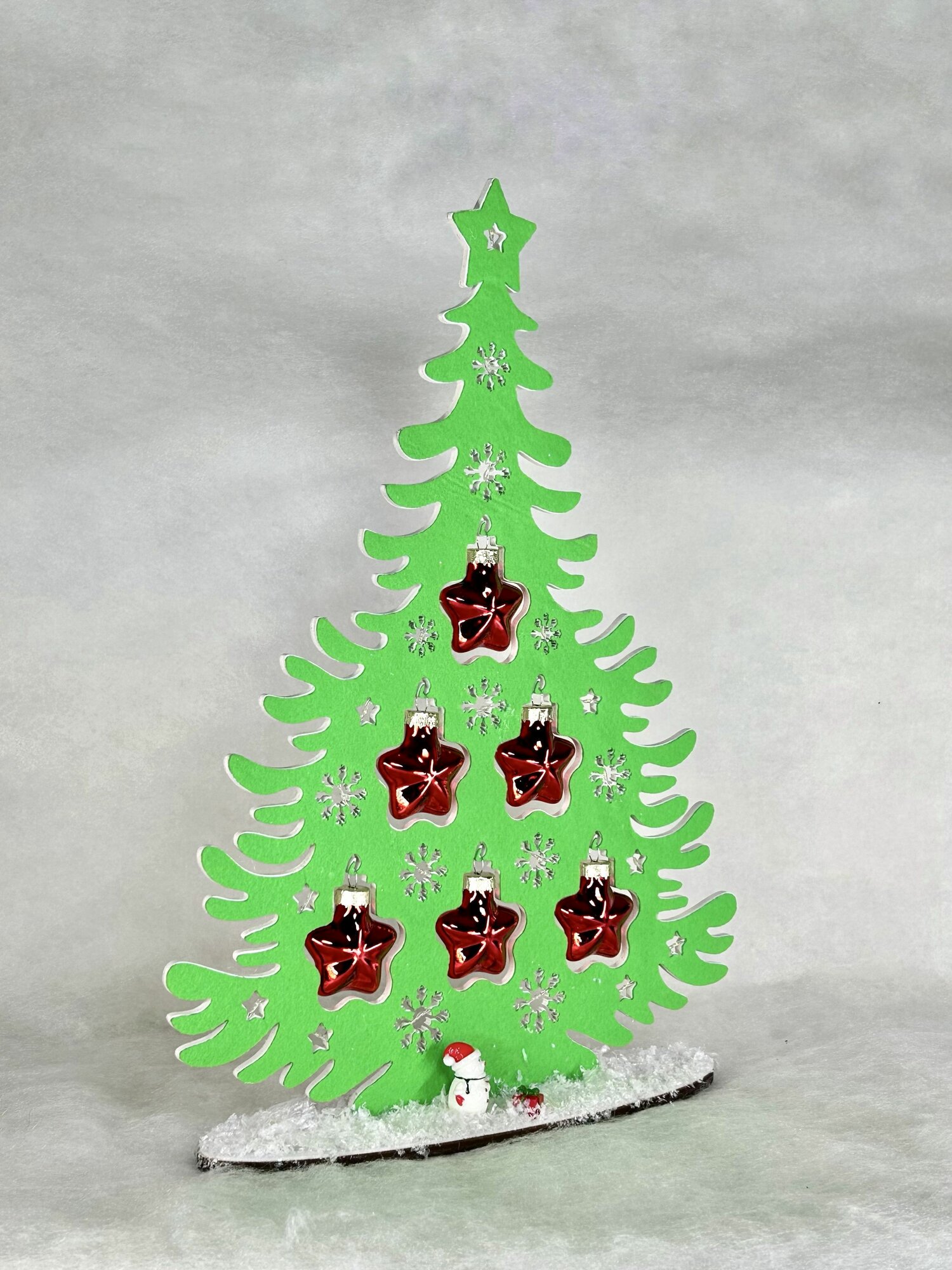 Елочка декоративная из дерева с игрушками в виде звезды 38x28 см