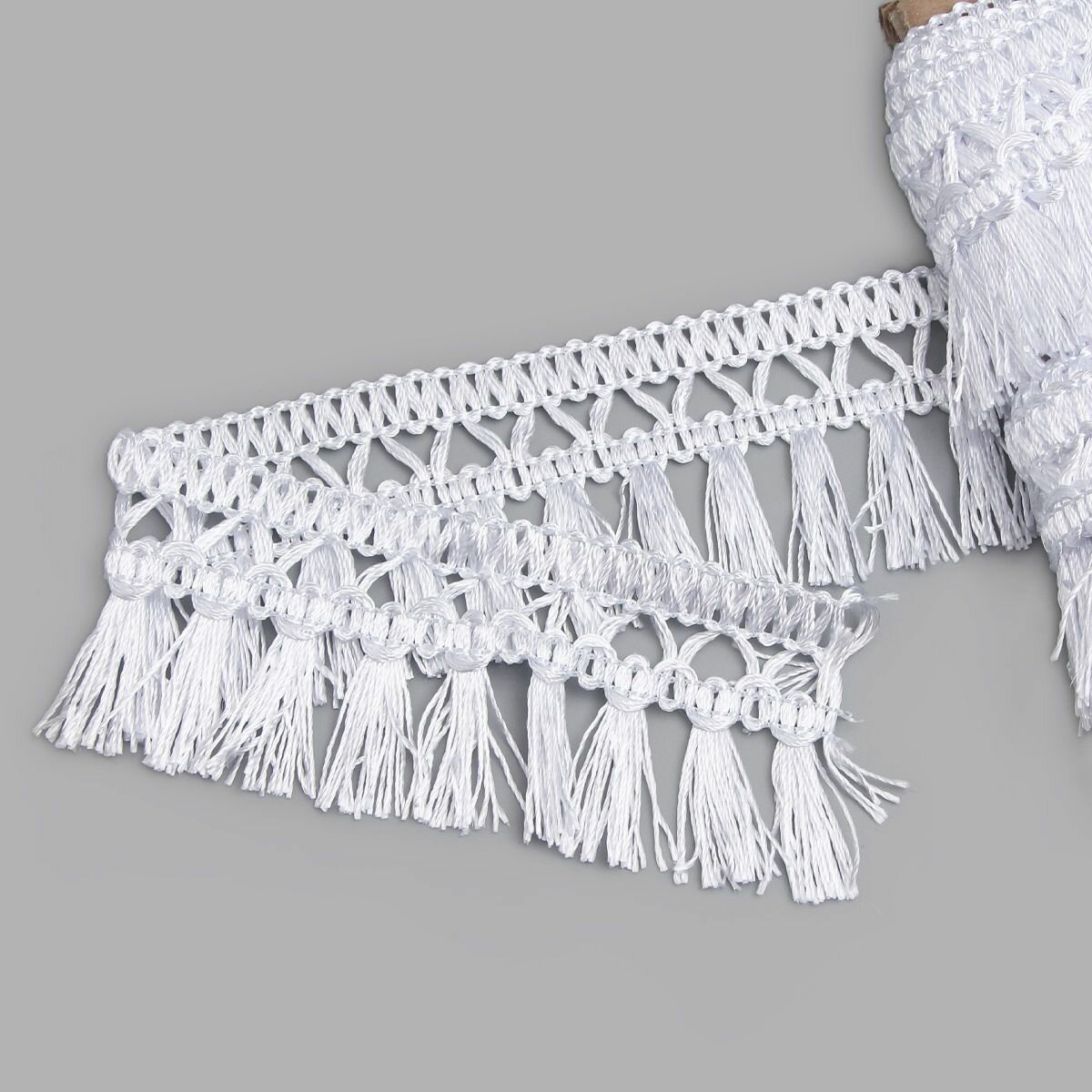 0390-0040 (T-04) Бахрома с кистями 50мм*25м (501 белый/ а502 белый)