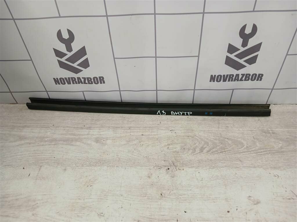 Накладка стекла заднего левого Ford Focus 2 08-11