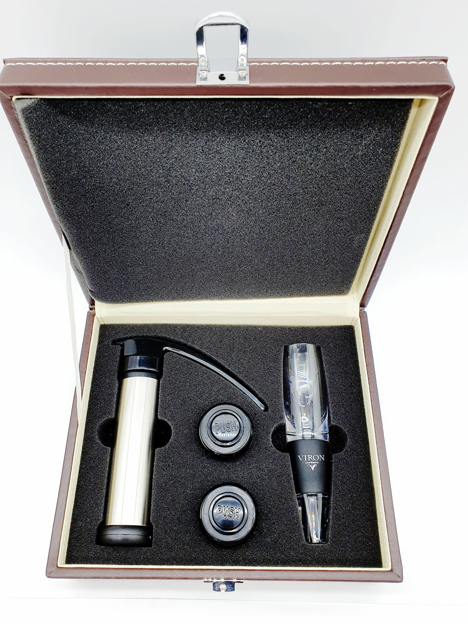 Подарочный набор сомелье "VIRON" Germany в ложементе: вакуумный стоппер, две пробки и аэратор. В подарочном футляре