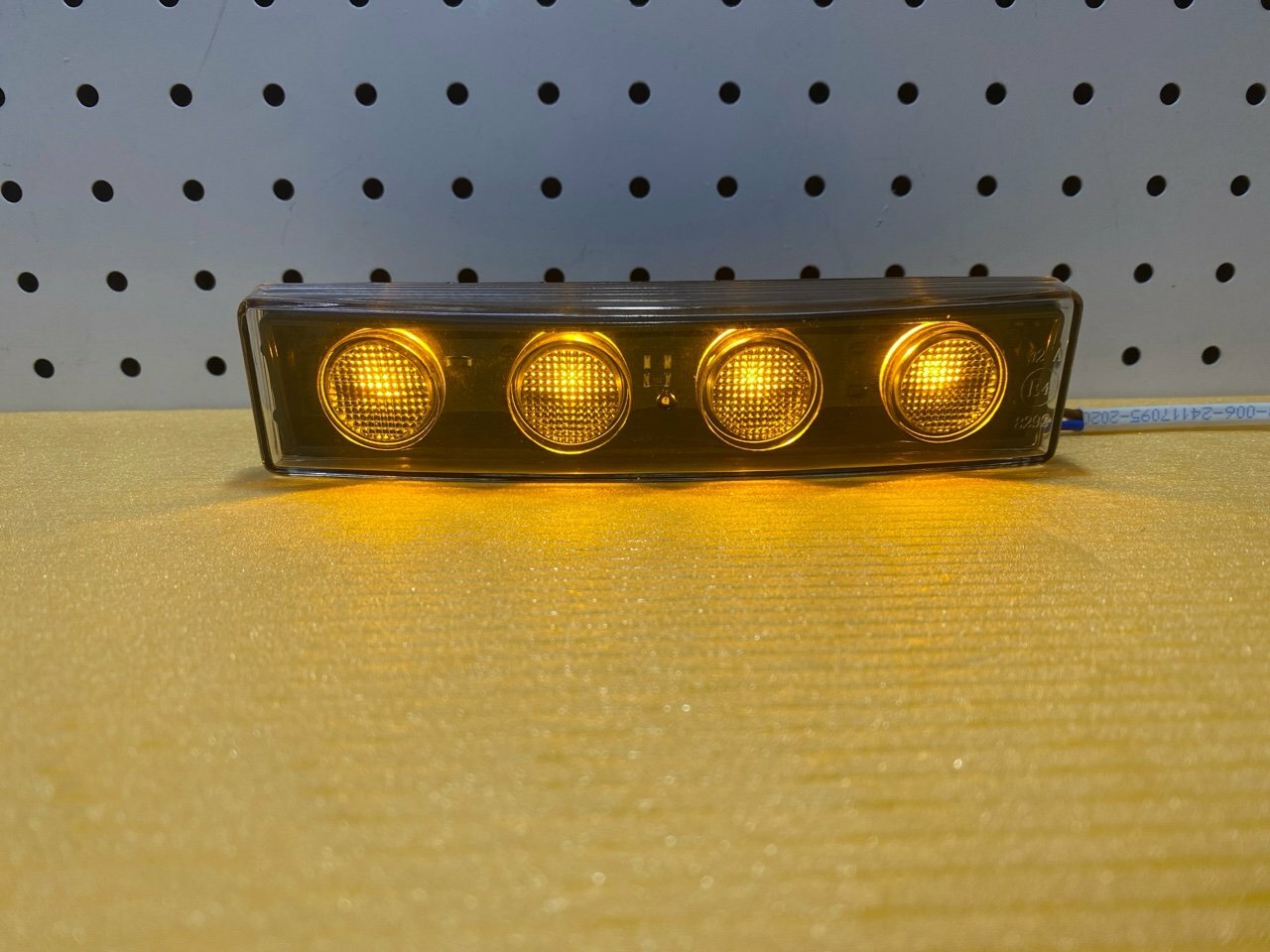 Фонарь габаритный в козырек оранжевый скания (SCANIA P R G-series)