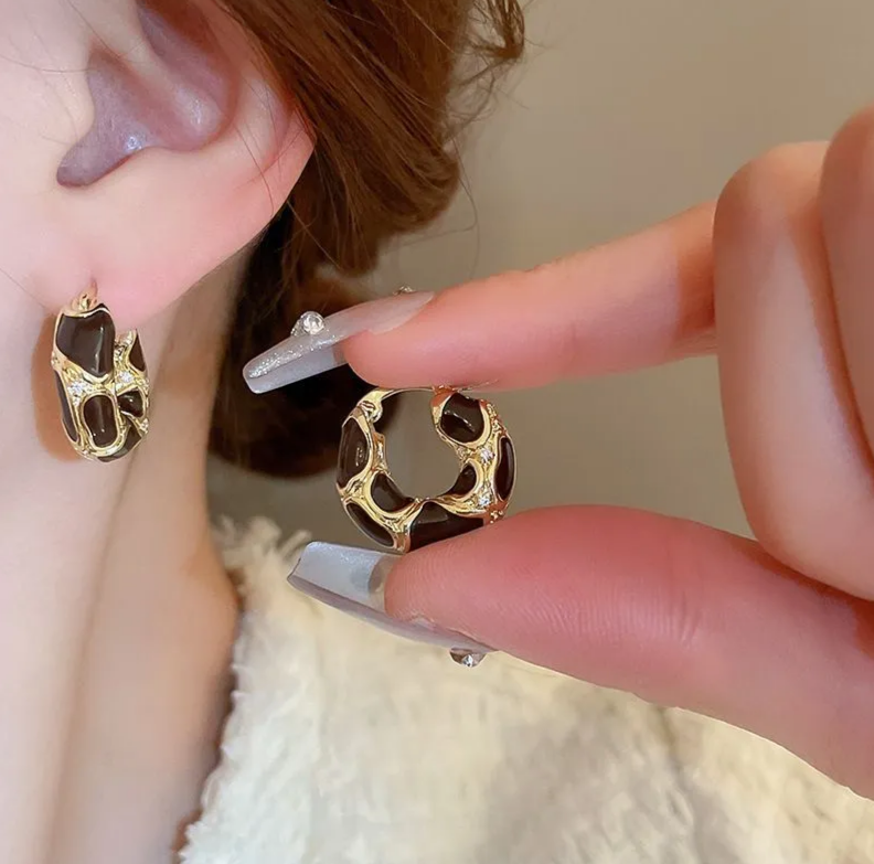 Серьги каффы, пусеты, акрил