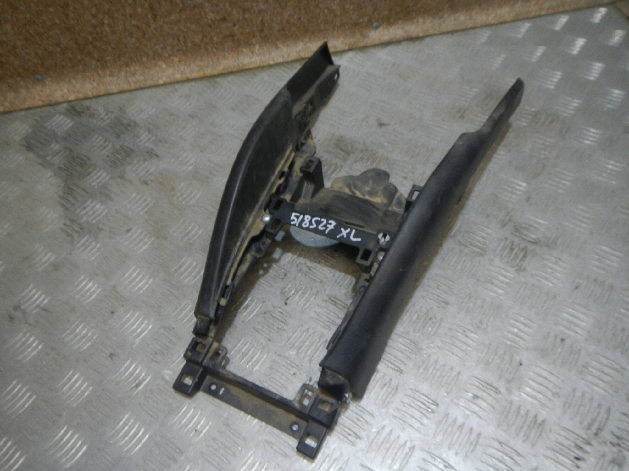 Б/У Консоль, Mitsubishi (Митсубиси)-OUTLANDER XL (CW) (06-12) MITSUBISHI OUTLANDER XL (CW) (06-12) Грязная. 518527 MITSU...