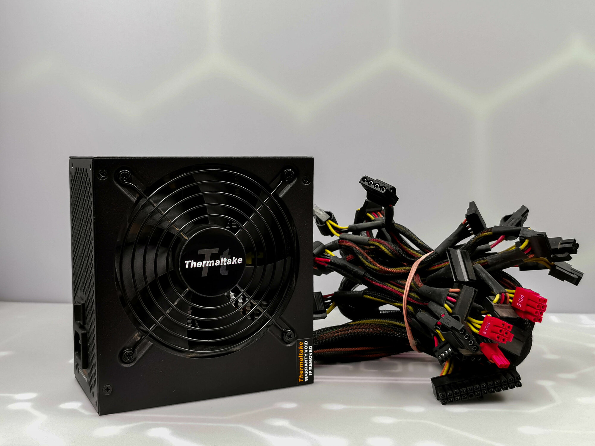 Блок питания Thermaltake TR2 600W tr2-600ah2nsb, 80Plus Bronze, ATX 2.3, APFC, вентилятор 120mm fan
