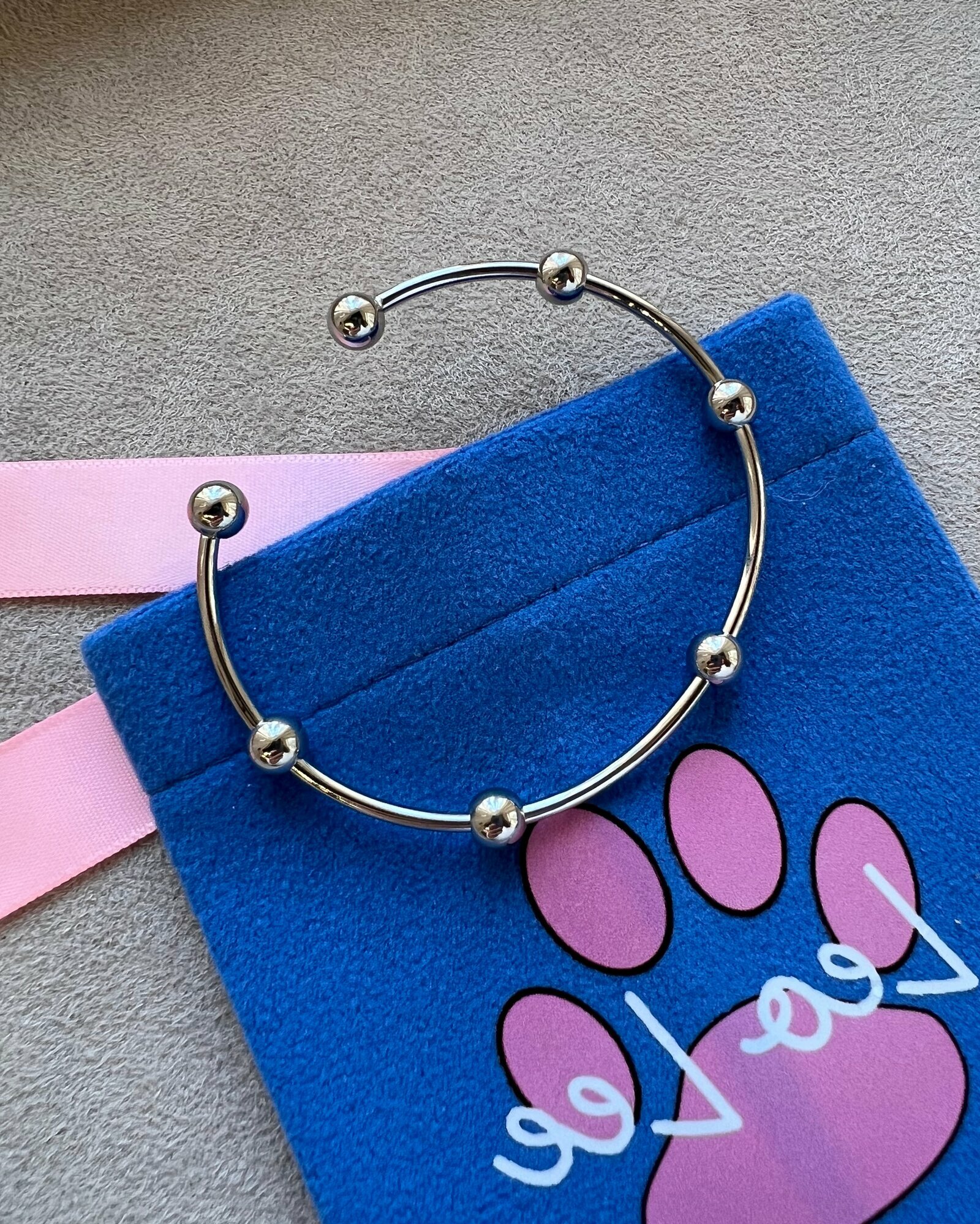 Незамкнутый браслет