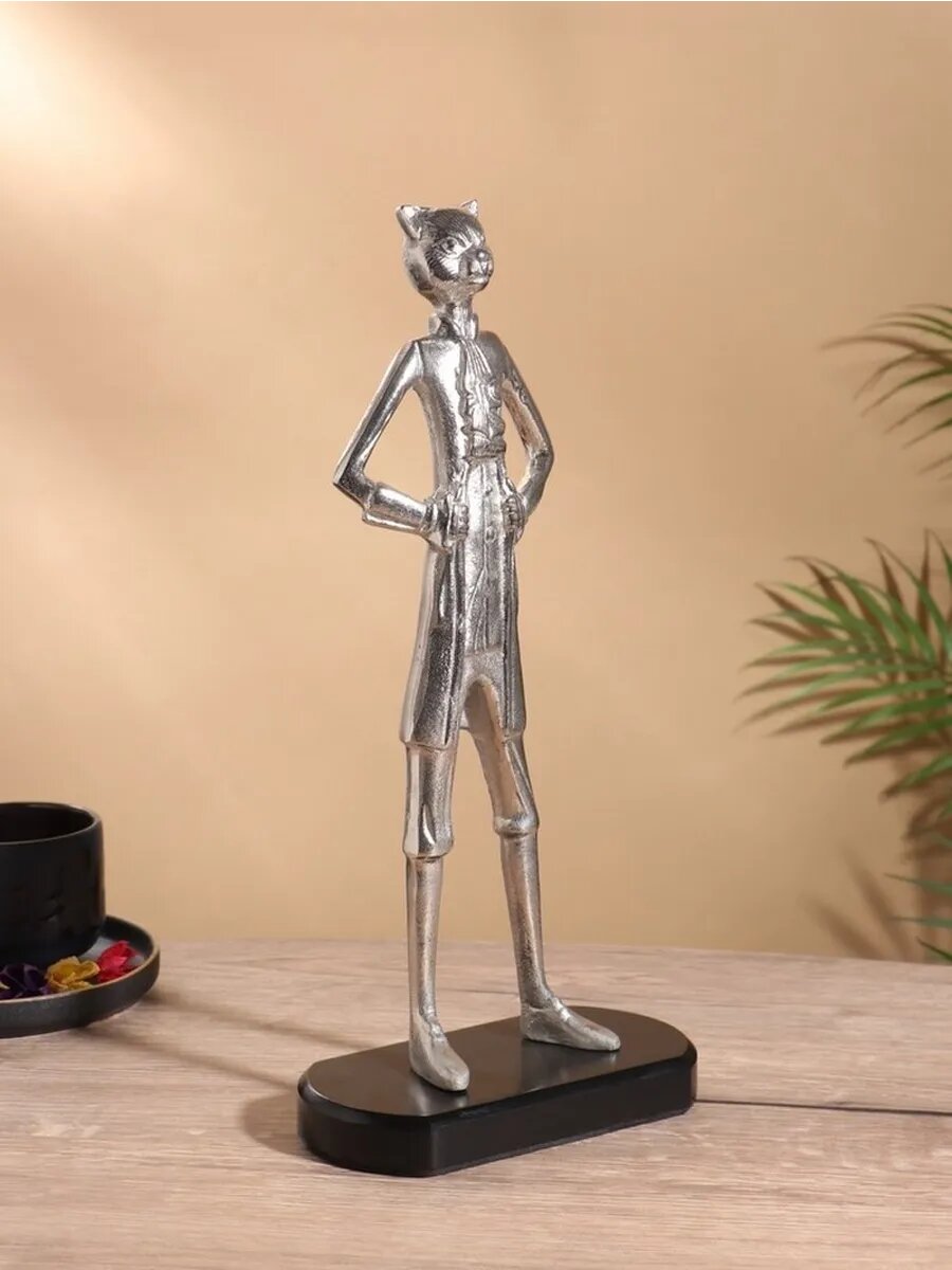 Очаровательный сувенир 'Кот в сапогах' в стиле классики