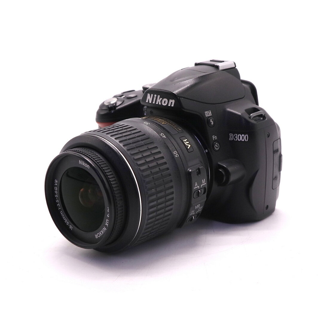 Фотокамера Nikon D3000 kit (пробег 14000 кадров)