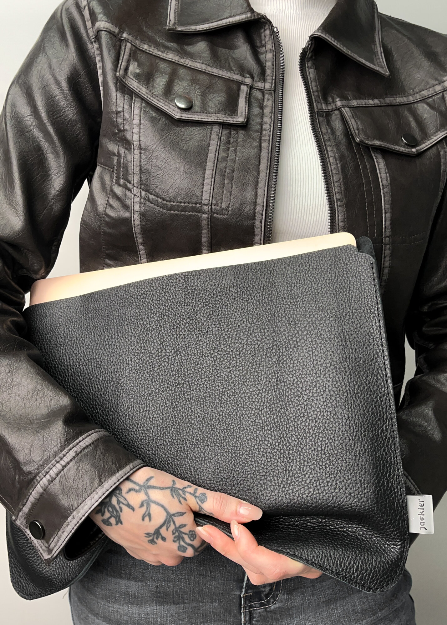 Чехол для ноутбука Jaskier, натуральная кожа, защита от боковых ударов, черный, 14