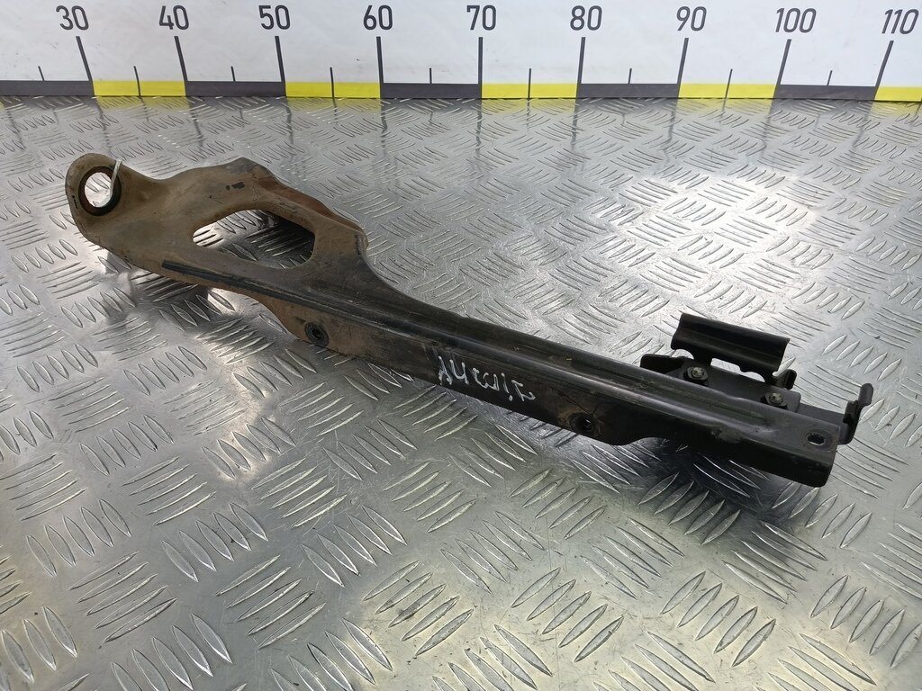 Кронштейн радиатора Б/У для SUZUKI JIMNY III рестайлинг (2005—2012) 7142081AA0