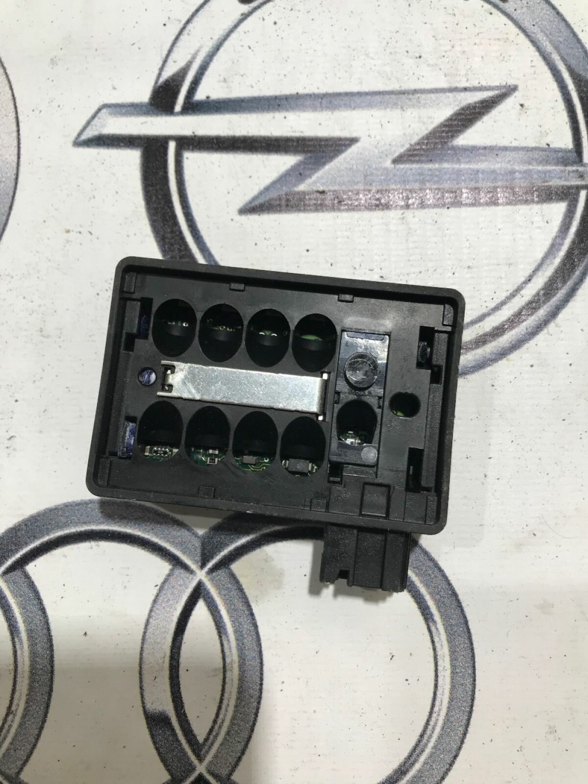 Датчик дождя Land Rover Discovery III (2004—2009) YDB500290