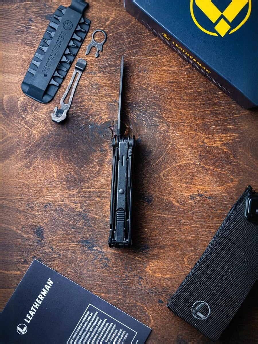 Мультитул Leatherman Charge Plus Black 832601, 19 инструментов, с чехлом Molle, кольцом с клипсой и битами — фото 1