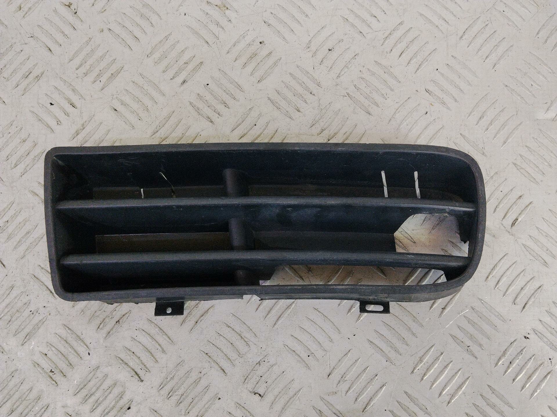 Решетка в бампер левая Volkswagen Golf 4 (1997 - 2006) 1J0853665B