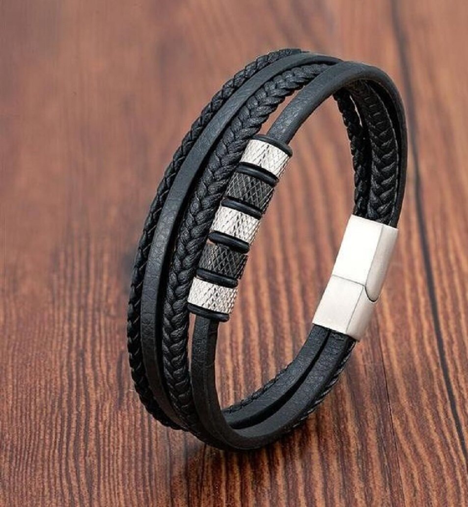 Плетеный браслет