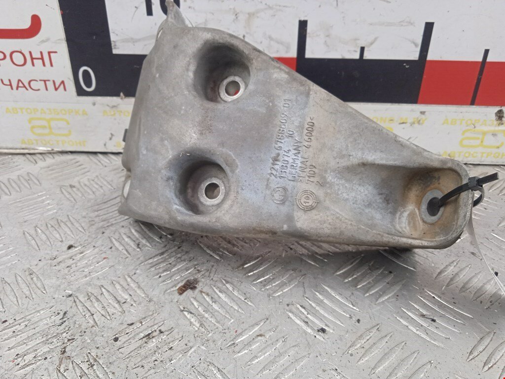Кронштейн (крепление лапа) двигателя BMW 3-Series (F30/F31/F34/F35) 22116788610 арт. 1488667