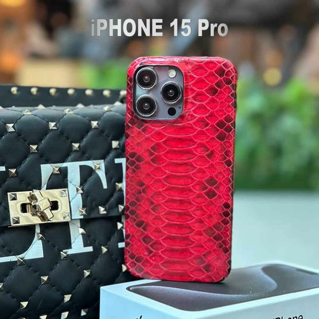 Чехол 15 Pro из натурального питона красны