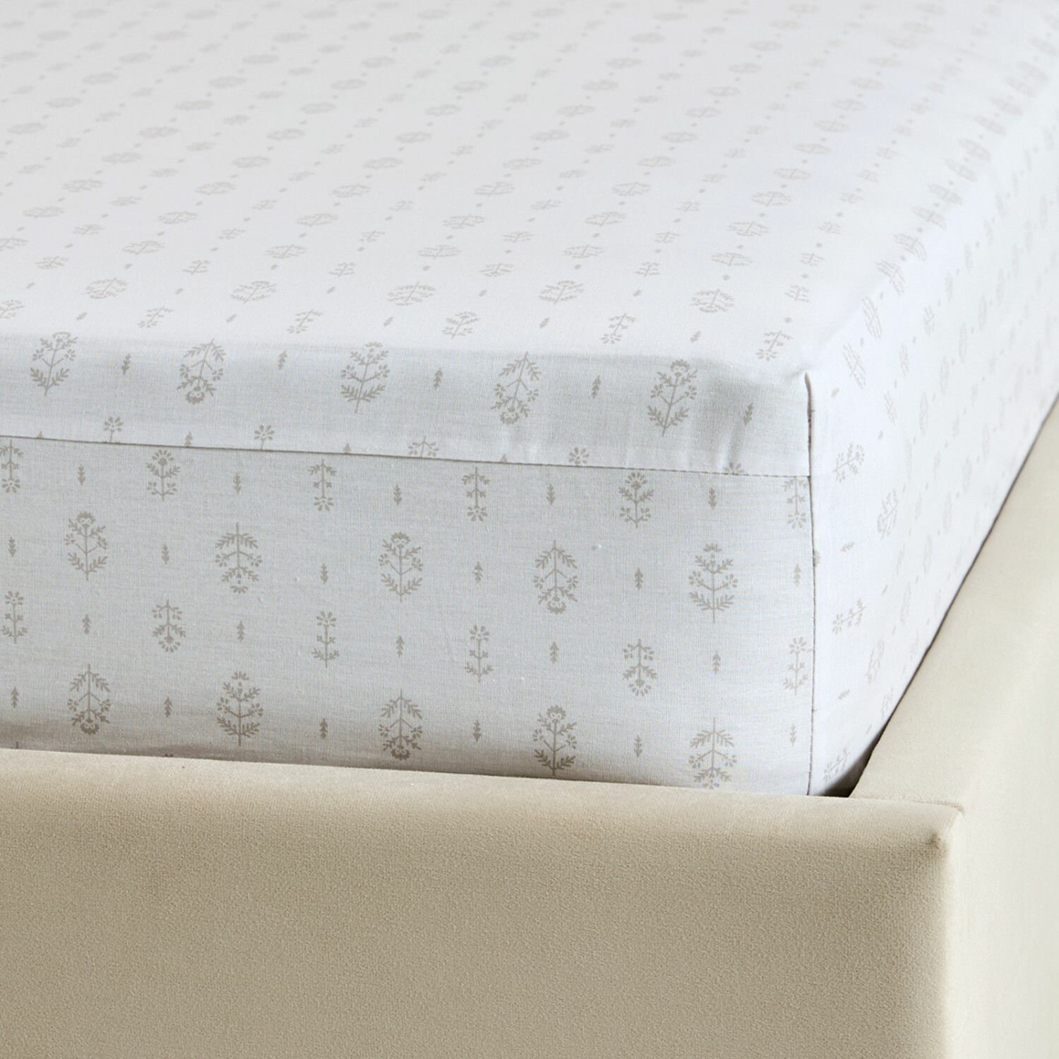 Простыня на резинке перкаль 200х160х25 "Cozy Home" Золотая классика/Golden Classics рис. 43069-5 Танацето /Tanaceto