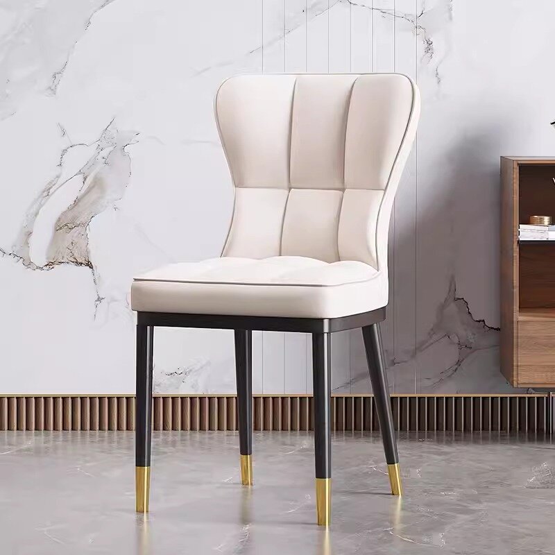 Стул для столовой на металлических ножках мягкий (белый)