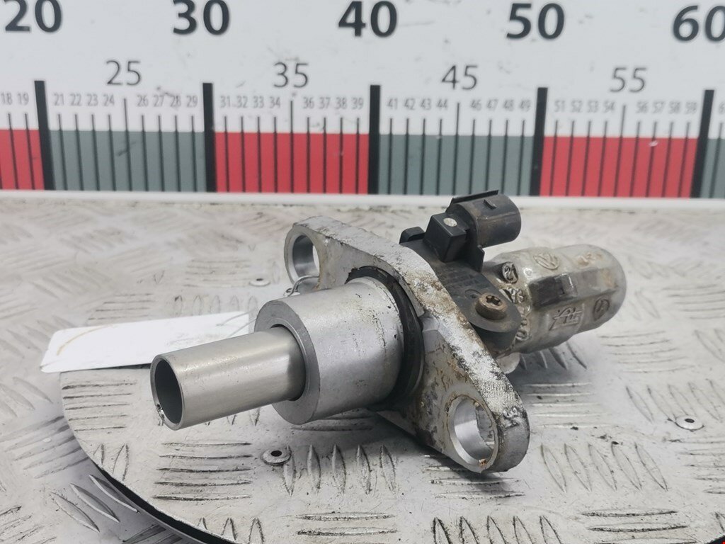 Цилиндр тормозной главный Volkswagen Tiguan 1 арт. 2112162