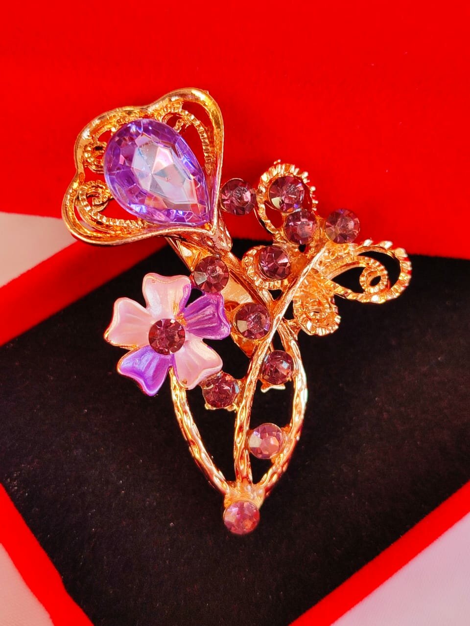 Брошь, стразы, эмаль