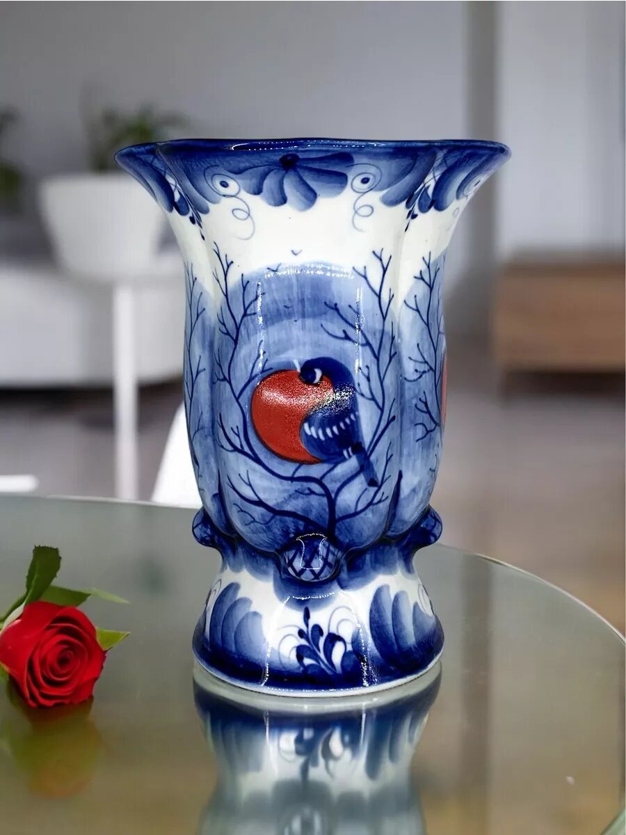 Ваза фарфоровая "Снегири"