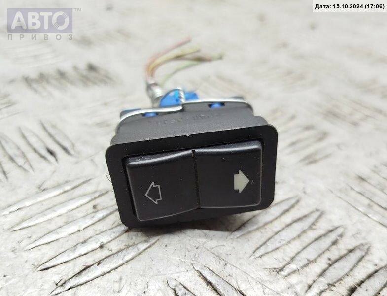 Кнопка стеклоподъемника переднего правого BMW 5 E39 (1995-2003)
