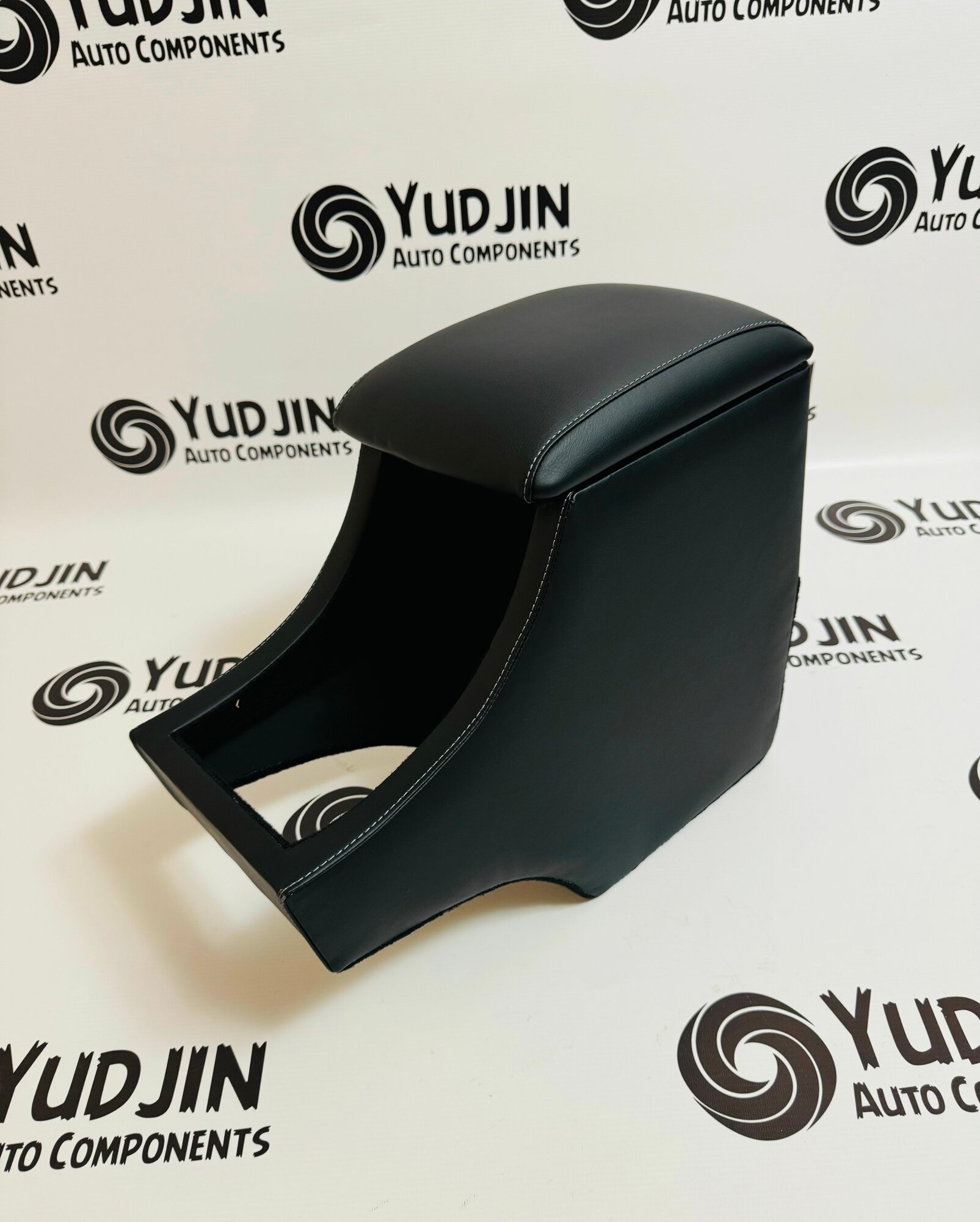 Подлокотник с баром на Лада Нива Легенд