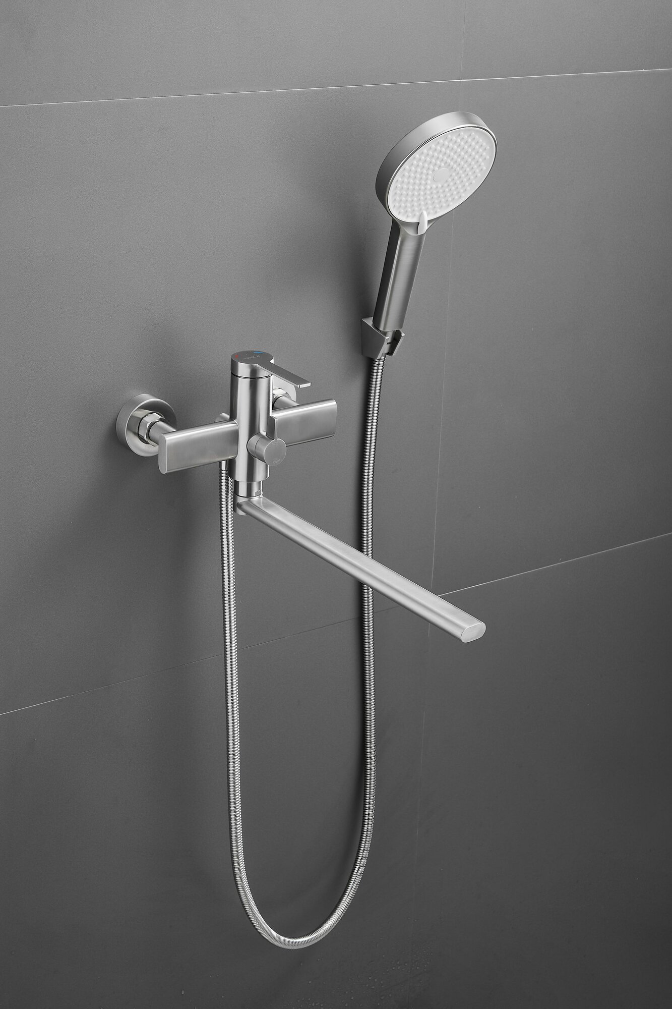 Смеситель для ванны сатин однорычажный с длинным изливом и душем нержавеющая сталь BELZ B22813-1