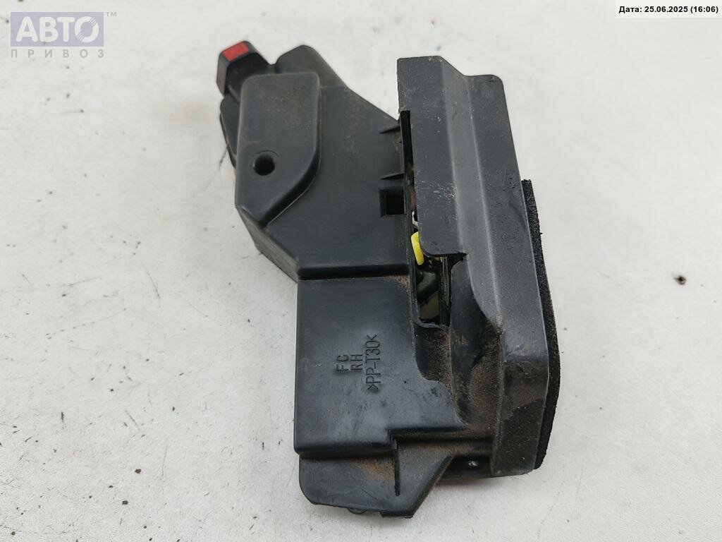 Замок двери задней правой Hyundai Matrix