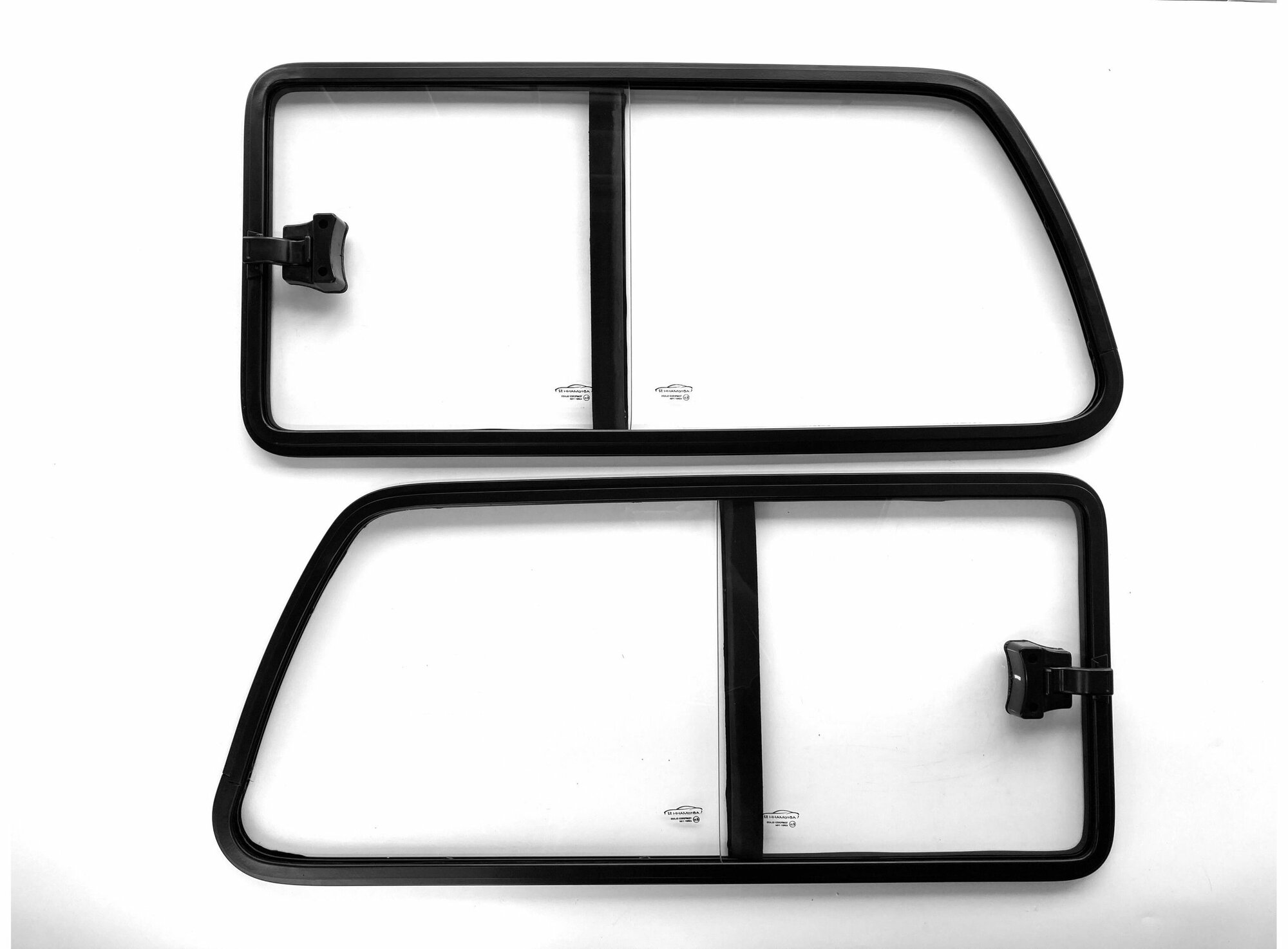 Окна раздвижные (форточки) задние боковые ВАЗ 2121 Нива (левое И правое)