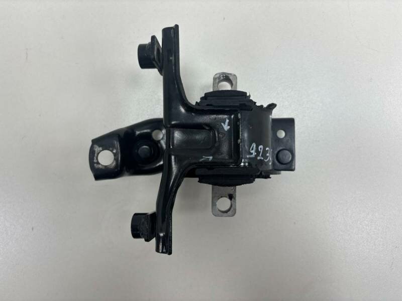 Опора КПП левая Volkswagen Polo Sed RUS 2011 кат.номер: 6Q0199555AT