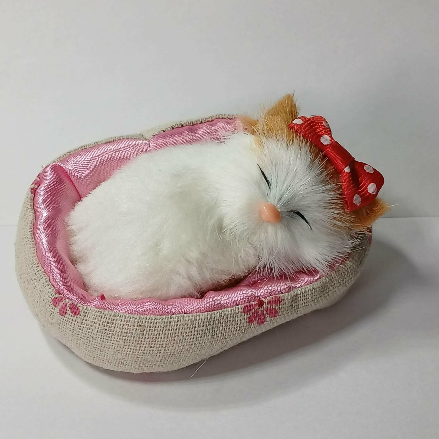 Мягкая игрушка*Котенок на лежанке*(9см. х7см.), мяукающий