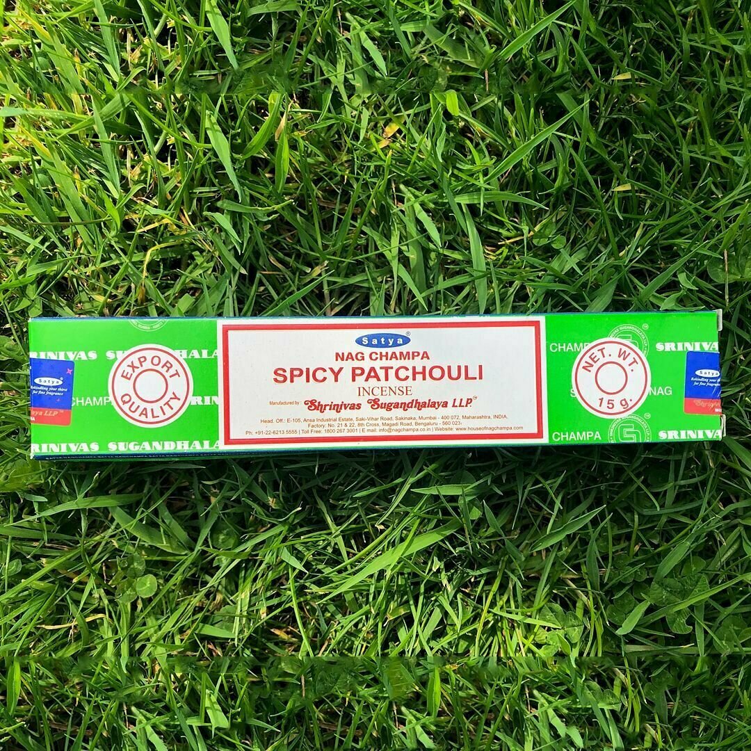 Индийские благовония Сатья Пряный Пачули (Satya Spicy Patchouli) натуральные ароматические палочки для дома, йоги, медитации, релакса, очистки воздуха и ароматерапии 15 гр