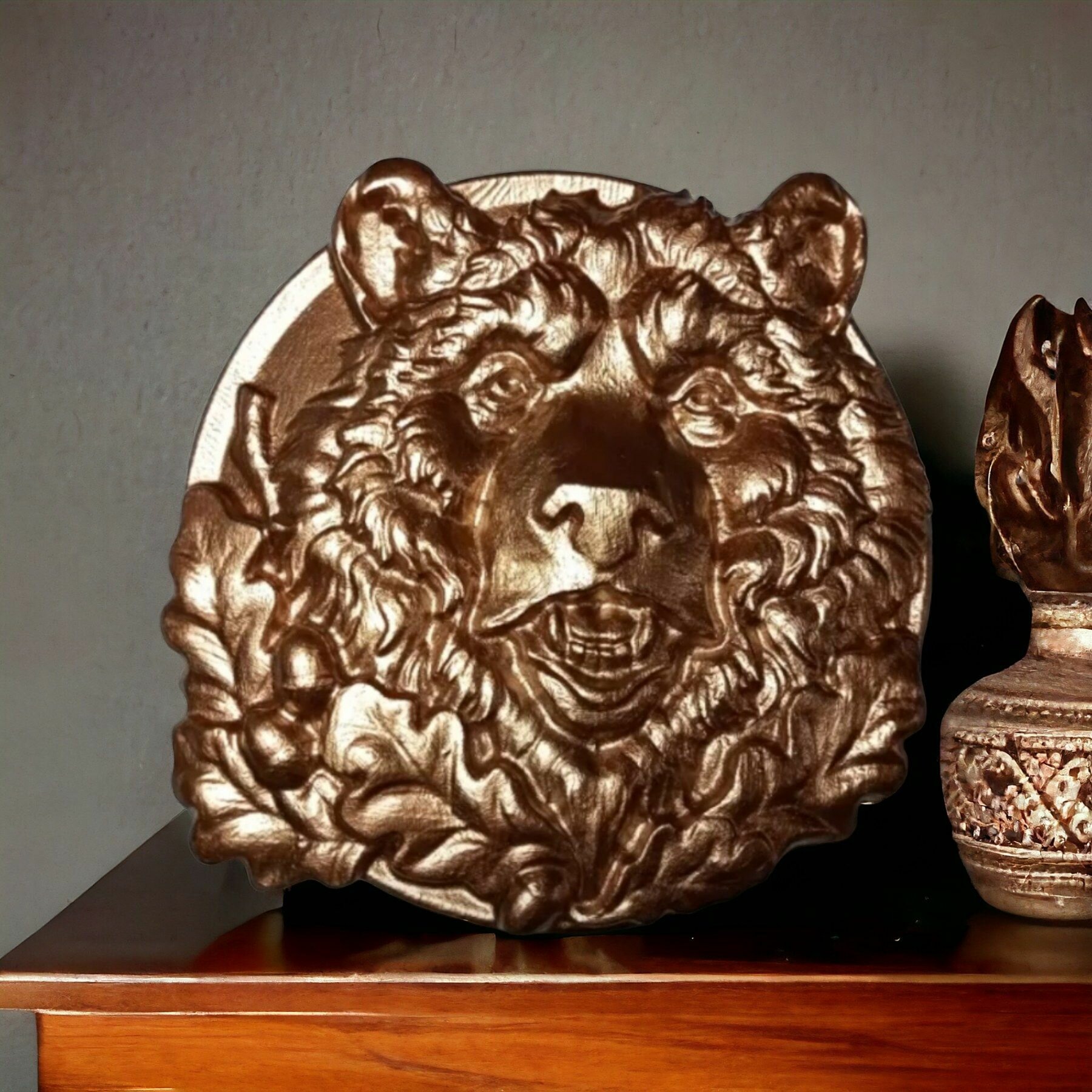 Панно на стену Медведь, звери. Гипс. Декор для дома, барельеф Мишка, для интерьера. Скульптор, лепка из гипса.