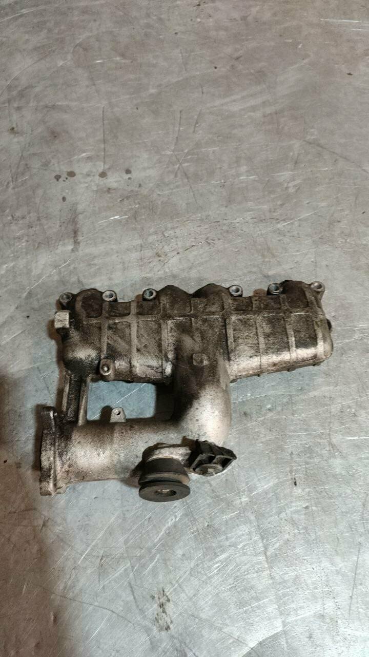Впускной коллектор Skoda Fabia 2001 038129713J