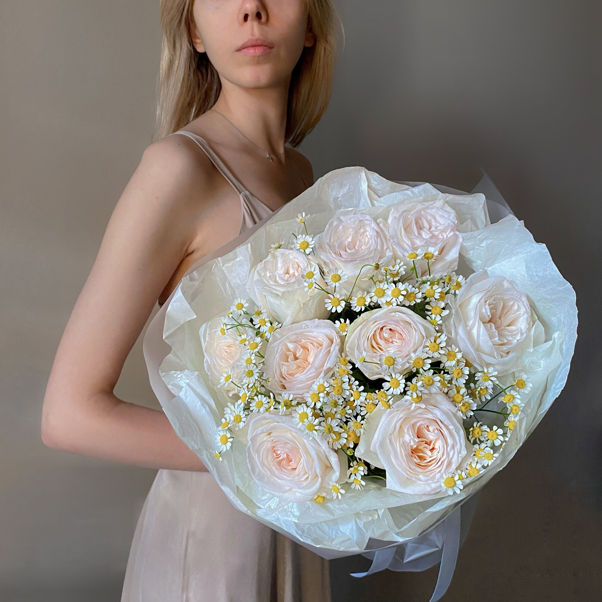Букет с ароматными пионовидными розами и кустовыми ромашками. Veresk228